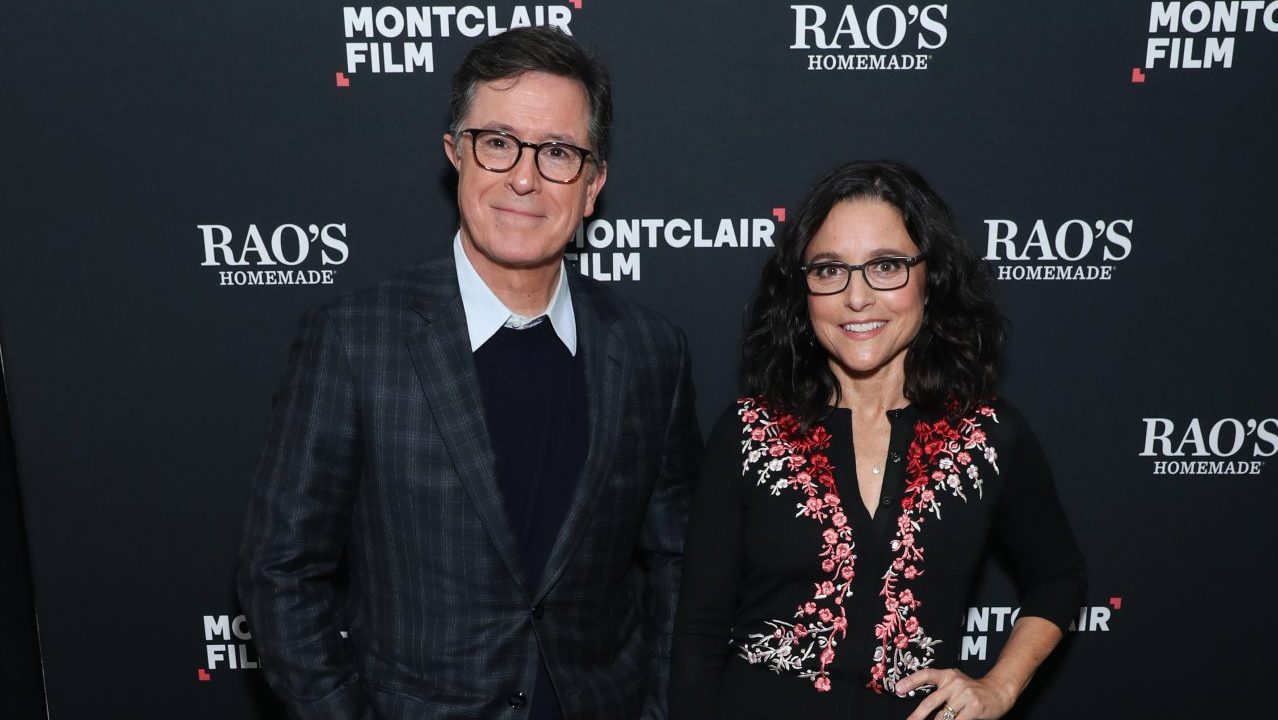 Julia Louis-Dreyfus Visits Her Friend Stephen on The Late Show - globaltv