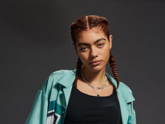 Robyn Hood Cast - globaltv