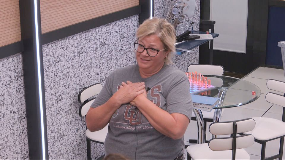 Big Brother Preview: Angela Turns on Tucker - globaltv